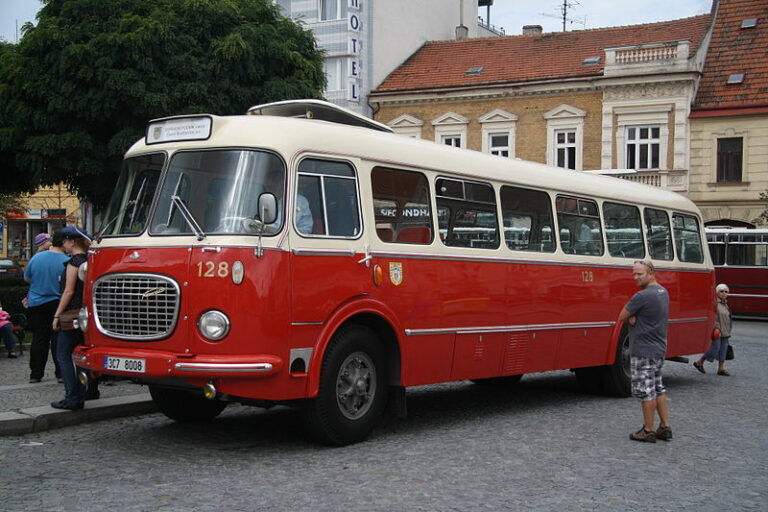Škoda 706 RTO: Autobus připravený na vše – Classic Cars Bohemia
